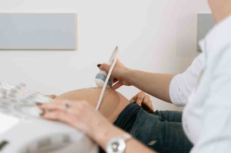 Uniós szinten nálunk a legtöbb a kiskorú anya