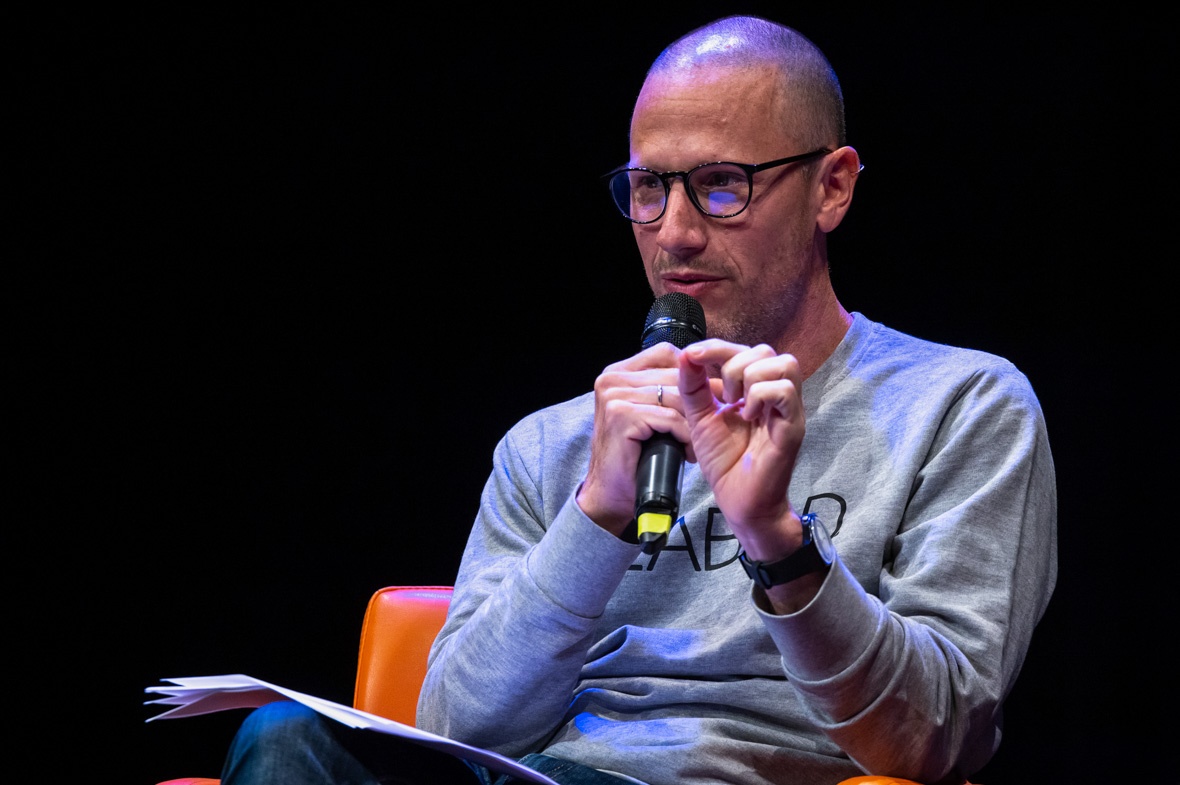 Ács Dani minden reggel az uh.ro-t olvassa. De ki az az Ács Dani?